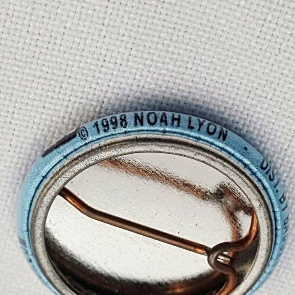 Vintage 1998 Badgebomb Noah Lyon Art Button Pin Doves… - Gem
